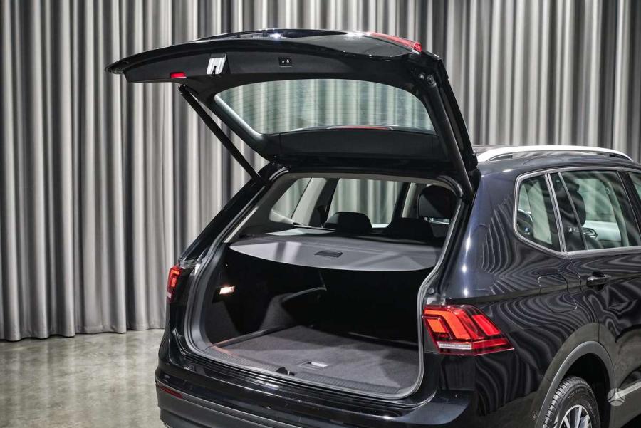Melns Volkswagen Tiguan Allspace 2019 Marijampole, ar dzinēja tilpumu 1.97 L un nobraukumu 200 tūkst. km par 14950 €, foto 12 vietnē AUTOMOTO.COM.LV