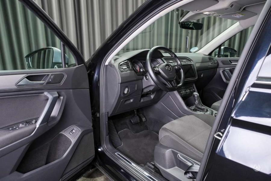 Melns Volkswagen Tiguan Allspace 2019 Marijampole, ar dzinēja tilpumu 1.97 L un nobraukumu 200 tūkst. km par 14950 €, foto 28 vietnē AUTOMOTO.COM.LV