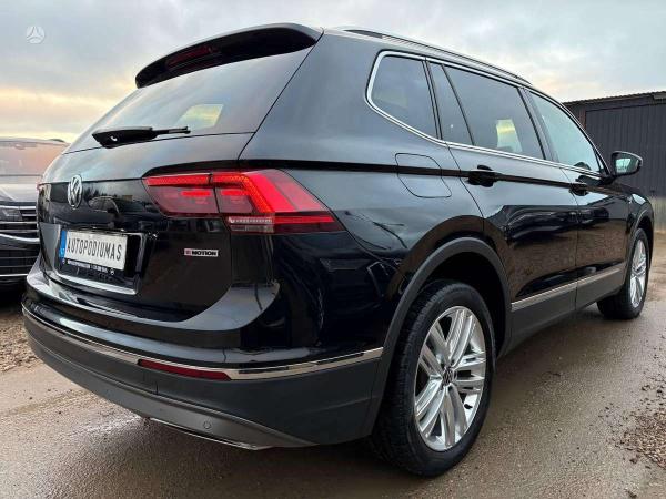 Black Volkswagen Tiguan Allspace 2020 in Vilnius, with an engine capacity of 1.97 L and mileage of 197 thousand km for 20900 €, photo 6 on AUTOMOTO.COM.LV