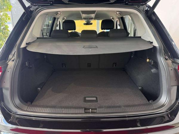 Melns Volkswagen Tiguan Allspace 2020 Šauļi, ar dzinēja tilpumu 1.97 L un nobraukumu 198 tūkst. km par 19600 €, foto 8 vietnē AUTOMOTO.COM.LV