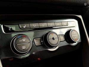 Black Volkswagen Tiguan Allspace 2020 in Kaunas, with an engine capacity of 1.50 L and mileage of 190 thousand km for 19900 €, photo 16 on AUTOMOTO.COM.LV