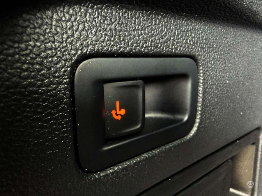 Black Volkswagen Tiguan Allspace 2020 in Kaunas, with an engine capacity of 1.50 L and mileage of 190 thousand km for 19900 €, photo 21 on AUTOMOTO.COM.LV