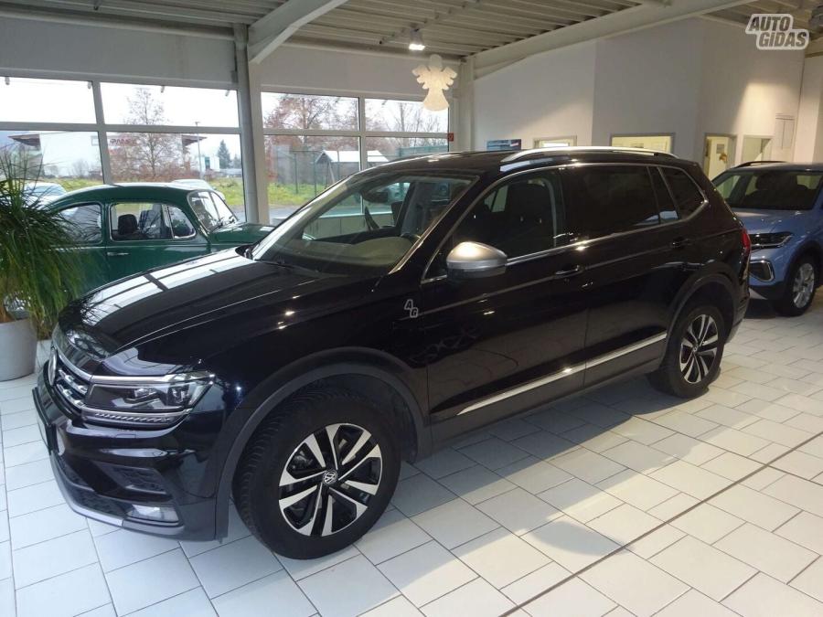 Melns Volkswagen Tiguan Allspace 2021 Kauņa, ar dzinēja tilpumu 2.00 L un nobraukumu 66 tūkst. km par 29188 €, foto 2 vietnē AUTOMOTO.COM.LV