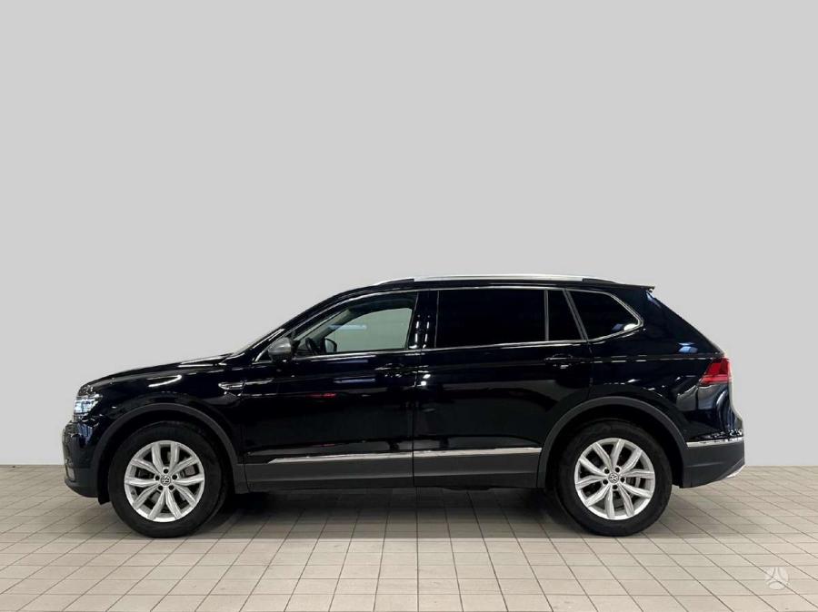 Melns Volkswagen Tiguan Allspace 2021 Kauņa, ar dzinēja tilpumu 1.97 L un nobraukumu 176 tūkst. km par 25500 €, foto 2 vietnē AUTOMOTO.COM.LV