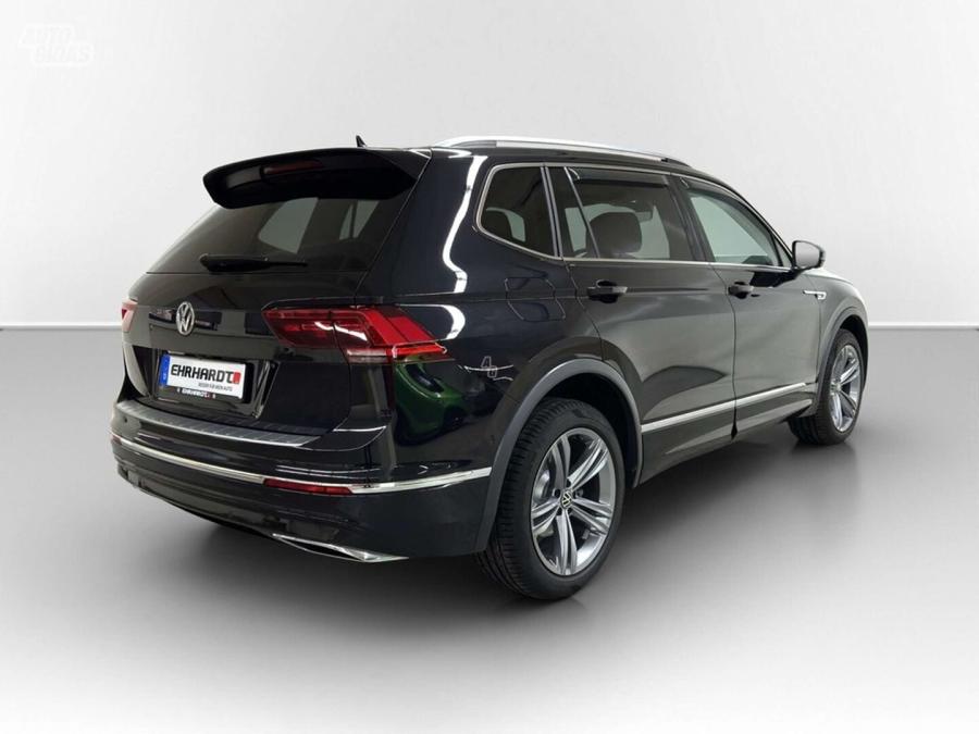 Melns Volkswagen Tiguan Allspace 2021 Kauņa, ar dzinēja tilpumu 1.50 L un nobraukumu 51 tūkst. km par 32690 €, foto 5 vietnē AUTOMOTO.COM.LV