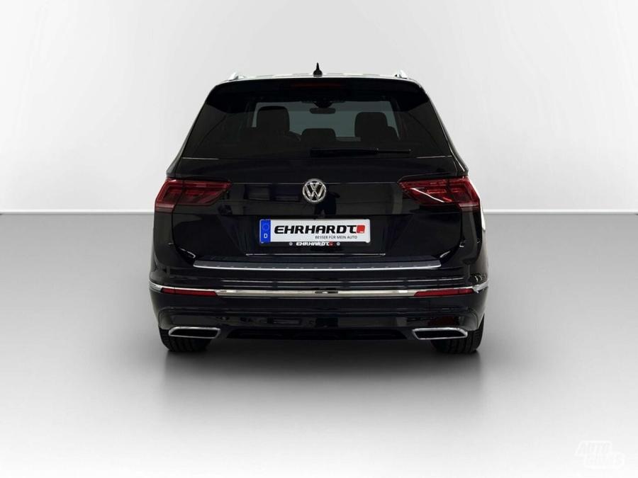 Melns Volkswagen Tiguan Allspace 2021 Kauņa, ar dzinēja tilpumu 1.50 L un nobraukumu 51 tūkst. km par 32690 €, foto 6 vietnē AUTOMOTO.COM.LV