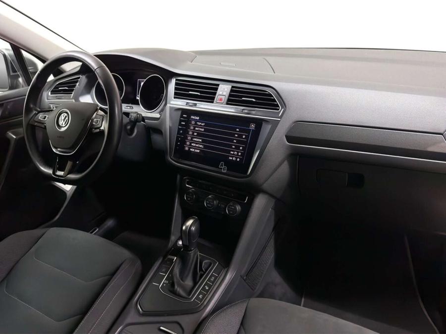 Melns Volkswagen Tiguan Allspace 2021 Kauņa, ar dzinēja tilpumu 1.50 L un nobraukumu 51 tūkst. km par 32690 €, foto 10 vietnē AUTOMOTO.COM.LV
