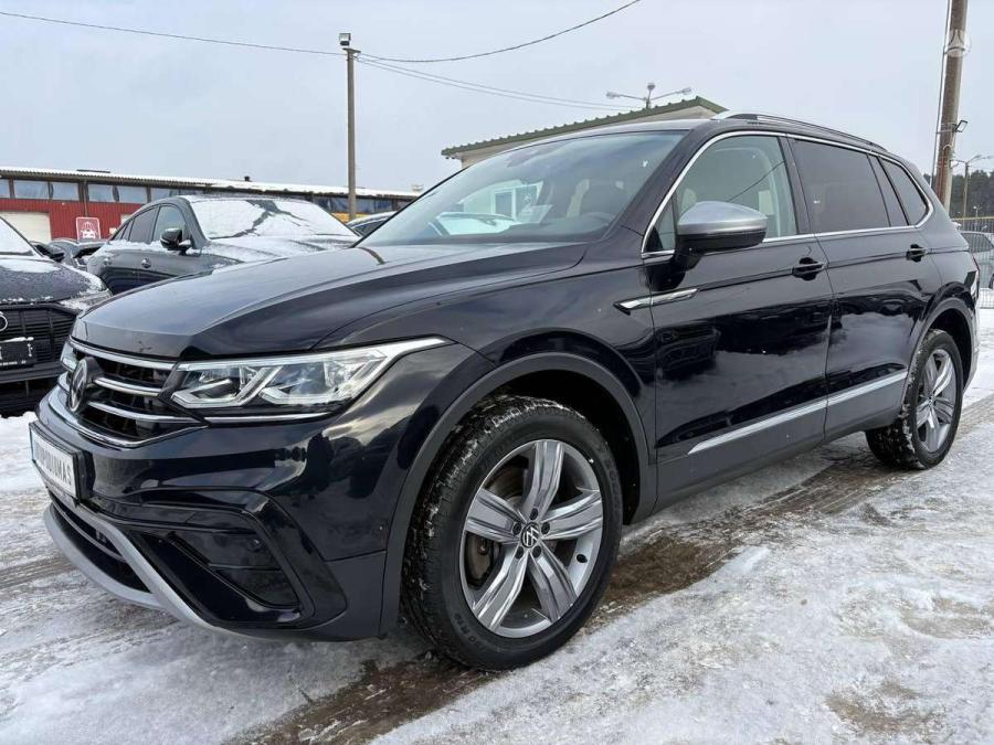 Black Volkswagen Tiguan Allspace 2021 in Vilnius, with an engine capacity of 2.00 L and mileage of 148 thousand km for 25990 €, photo 1 on AUTOMOTO.COM.LV