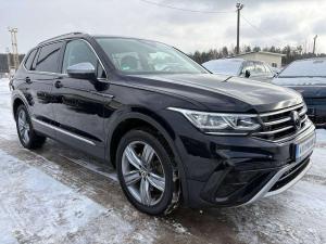 Black Volkswagen Tiguan Allspace 2021 in Vilnius, with an engine capacity of 2.00 L and mileage of 148 thousand km for 25990 €, photo 2 on AUTOMOTO.COM.LV