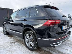 Black Volkswagen Tiguan Allspace 2021 in Vilnius, with an engine capacity of 2.00 L and mileage of 148 thousand km for 25990 €, photo 8 on AUTOMOTO.COM.LV