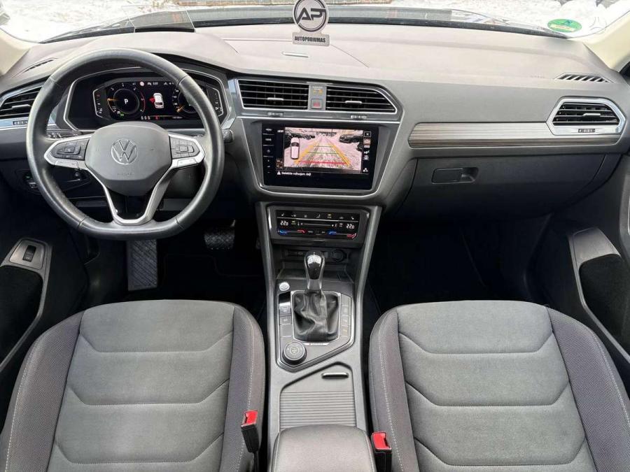 Black Volkswagen Tiguan Allspace 2021 in Vilnius, with an engine capacity of 2.00 L and mileage of 148 thousand km for 25990 €, photo 17 on AUTOMOTO.COM.LV