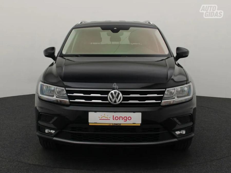 Black Volkswagen Tiguan Allspace 2021 in Vilnius, with an engine capacity of 2.00 L and mileage of 191 thousand km for 19499 €, photo 3 on AUTOMOTO.COM.LV