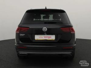 Black Volkswagen Tiguan Allspace 2021 in Vilnius, with an engine capacity of 2.00 L and mileage of 191 thousand km for 19499 €, photo 5 on AUTOMOTO.COM.LV