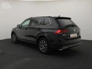 Black Volkswagen Tiguan Allspace 2021 in Vilnius, with an engine capacity of 2.00 L and mileage of 191 thousand km for 19499 €, photo 7 on AUTOMOTO.COM.LV