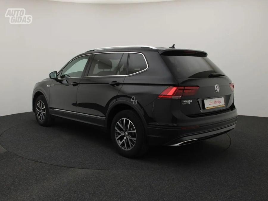 Black Volkswagen Tiguan Allspace 2021 in Vilnius, with an engine capacity of 2.00 L and mileage of 191 thousand km for 19499 €, photo 7 on AUTOMOTO.COM.LV