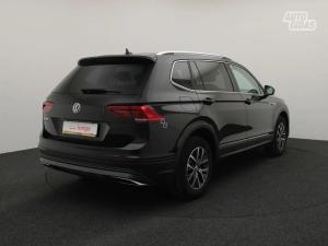 Black Volkswagen Tiguan Allspace 2021 in Vilnius, with an engine capacity of 2.00 L and mileage of 191 thousand km for 19499 €, photo 8 on AUTOMOTO.COM.LV
