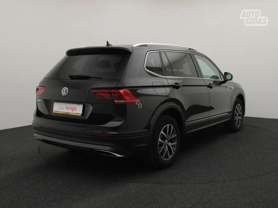 Black Volkswagen Tiguan Allspace 2021 in Vilnius, with an engine capacity of 2.00 L and mileage of 191 thousand km for 19499 €, photo 8 on AUTOMOTO.COM.LV