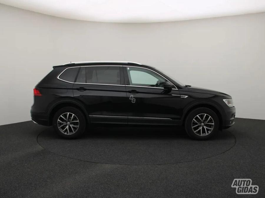 Black Volkswagen Tiguan Allspace 2021 in Vilnius, with an engine capacity of 2.00 L and mileage of 191 thousand km for 19499 €, photo 9 on AUTOMOTO.COM.LV