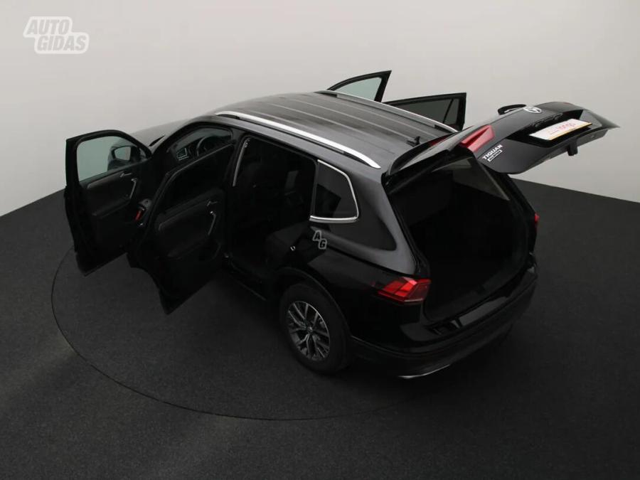 Black Volkswagen Tiguan Allspace 2021 in Vilnius, with an engine capacity of 2.00 L and mileage of 191 thousand km for 19499 €, photo 13 on AUTOMOTO.COM.LV