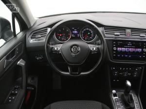 Black Volkswagen Tiguan Allspace 2021 in Vilnius, with an engine capacity of 2.00 L and mileage of 191 thousand km for 19499 €, photo 17 on AUTOMOTO.COM.LV