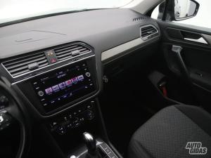 Black Volkswagen Tiguan Allspace 2021 in Vilnius, with an engine capacity of 2.00 L and mileage of 191 thousand km for 19499 €, photo 21 on AUTOMOTO.COM.LV