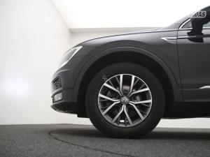 Black Volkswagen Tiguan Allspace 2021 in Vilnius, with an engine capacity of 2.00 L and mileage of 191 thousand km for 19499 €, photo 28 on AUTOMOTO.COM.LV