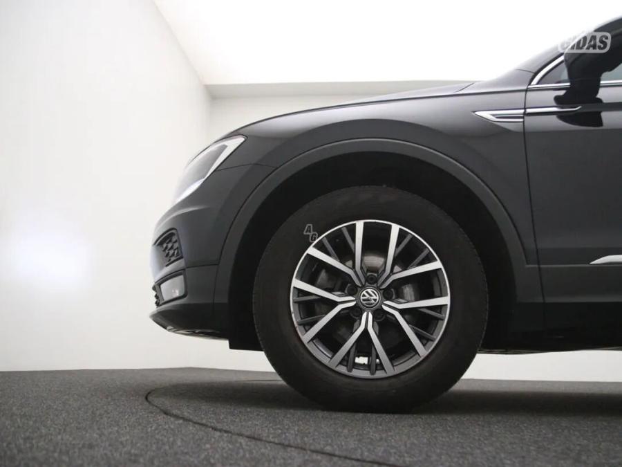 Black Volkswagen Tiguan Allspace 2021 in Vilnius, with an engine capacity of 2.00 L and mileage of 191 thousand km for 19499 €, photo 28 on AUTOMOTO.COM.LV