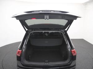 Black Volkswagen Tiguan Allspace 2021 in Vilnius, with an engine capacity of 2.00 L and mileage of 191 thousand km for 19499 €, photo 34 on AUTOMOTO.COM.LV