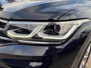 Black Volkswagen Tiguan Allspace 2021 in Vilnius, with an engine capacity of 2.00 L and mileage of 148 thousand km for 23200 €, photo 5 on AUTOMOTO.COM.LV