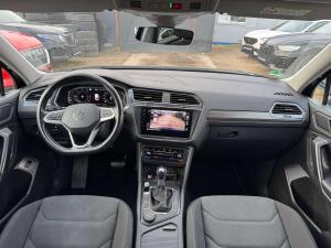 Black Volkswagen Tiguan Allspace 2021 in Vilnius, with an engine capacity of 2.00 L and mileage of 148 thousand km for 23200 €, photo 18 on AUTOMOTO.COM.LV