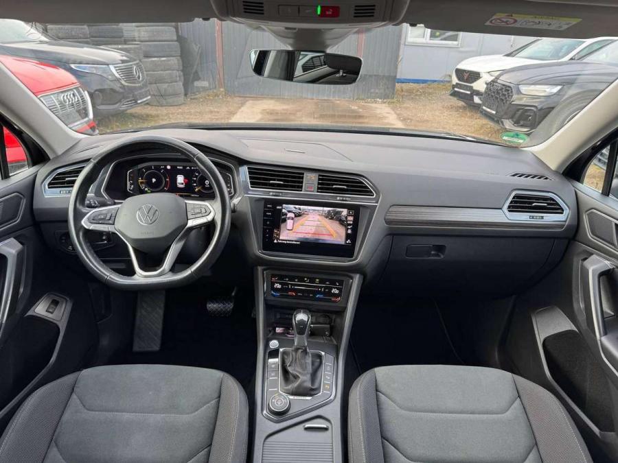 Black Volkswagen Tiguan Allspace 2021 in Vilnius, with an engine capacity of 2.00 L and mileage of 148 thousand km for 23200 €, photo 18 on AUTOMOTO.COM.LV