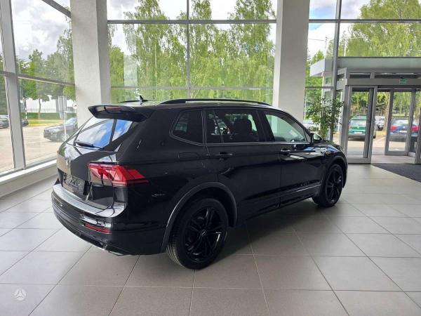 Black Volkswagen Tiguan Allspace 2021 in Marijampole, with an engine capacity of 1.50 L and mileage of 204 thousand km for 19999 €, photo 7 on AUTOMOTO.COM.LV
