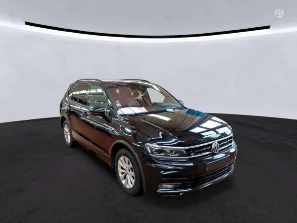 Melns Volkswagen Tiguan Allspace 2021 Viļņa, ar dzinēja tilpumu 1.97 L un nobraukumu 200 tūkst. km par 22100 €, foto 2 vietnē AUTOMOTO.COM.LV