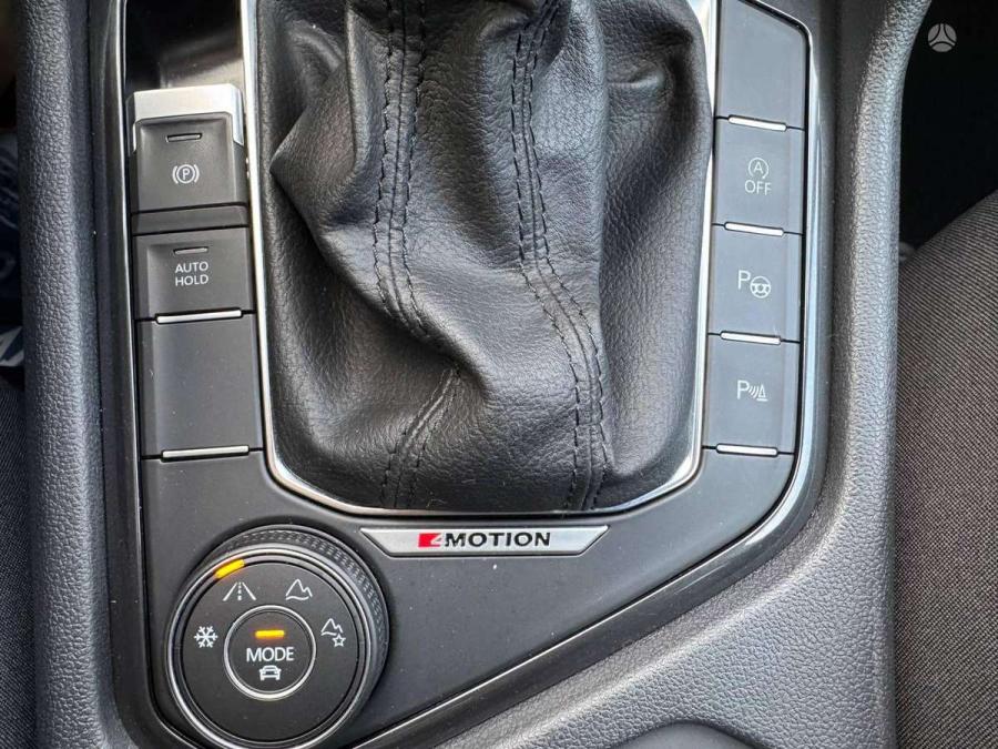 Melns Volkswagen Tiguan Allspace 2021 Viļņa, ar dzinēja tilpumu 2.00 L un nobraukumu 148 tūkst. km par 22800 €, foto 30 vietnē AUTOMOTO.COM.LV