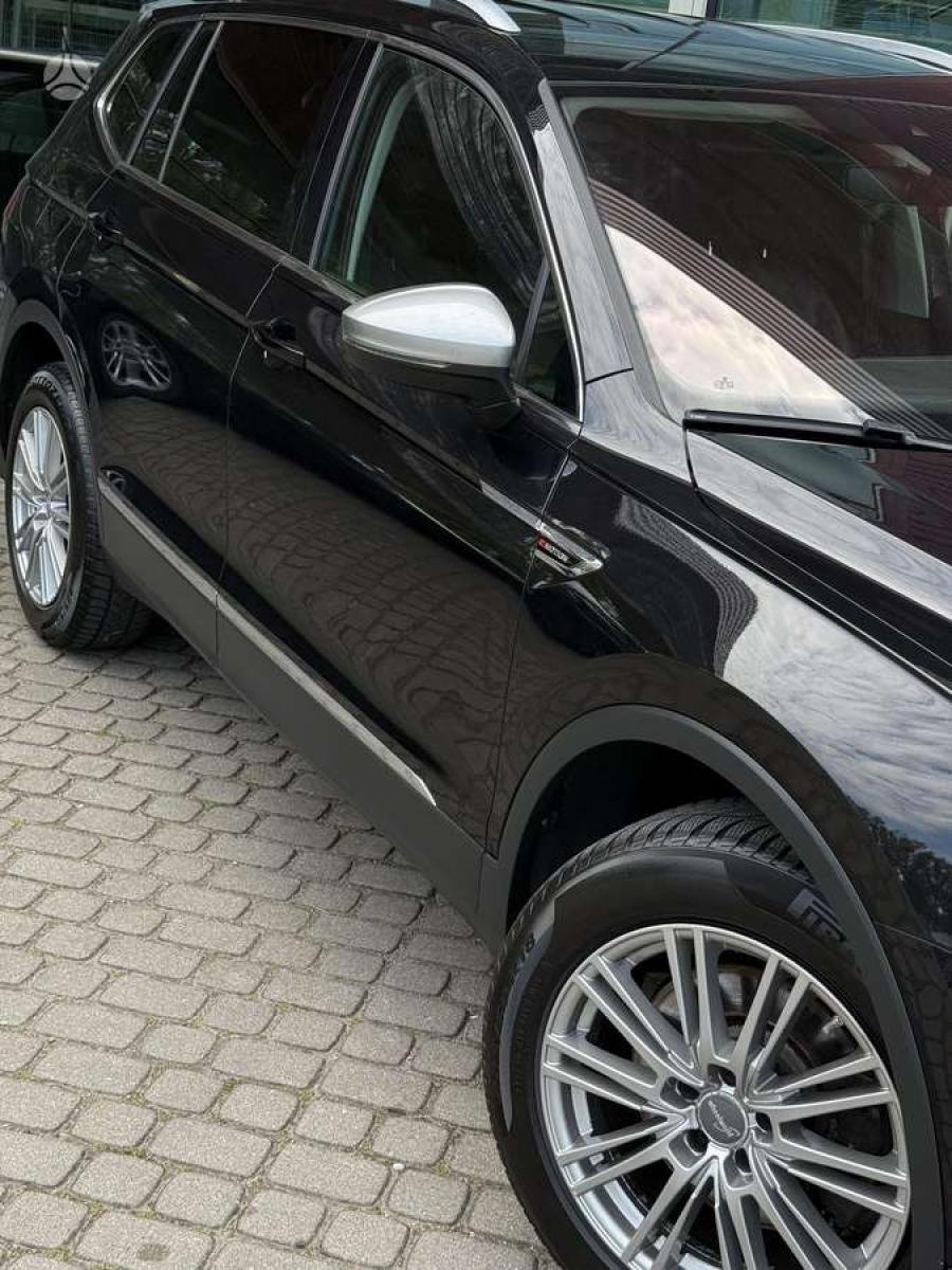 Melns Volkswagen Tiguan Allspace 2021 Klaipėda, ar dzinēja tilpumu 1.97 L un nobraukumu 225 tūkst. km par 18800 €, foto 10 vietnē AUTOMOTO.COM.LV