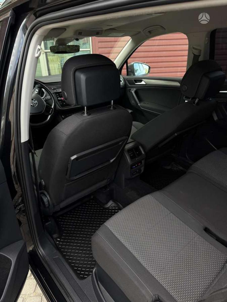 Melns Volkswagen Tiguan Allspace 2021 Klaipėda, ar dzinēja tilpumu 1.97 L un nobraukumu 225 tūkst. km par 18800 €, foto 18 vietnē AUTOMOTO.COM.LV