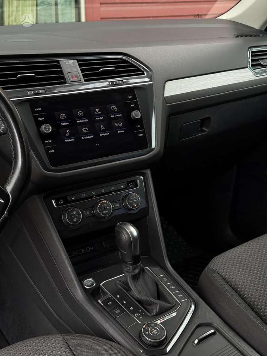 Melns Volkswagen Tiguan Allspace 2021 Klaipėda, ar dzinēja tilpumu 1.97 L un nobraukumu 225 tūkst. km par 18800 €, foto 31 vietnē AUTOMOTO.COM.LV