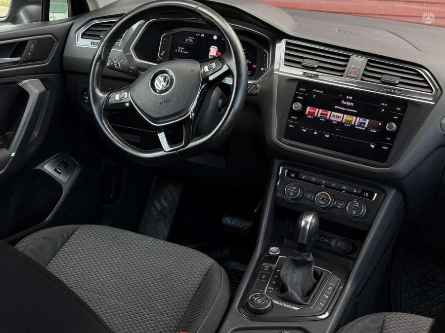 Melns Volkswagen Tiguan Allspace 2021 Klaipėda, ar dzinēja tilpumu 1.97 L un nobraukumu 225 tūkst. km par 18800 €, foto 36 vietnē AUTOMOTO.COM.LV