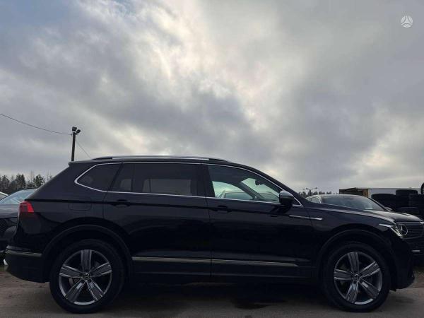 Black Volkswagen Tiguan Allspace 2021 in Vilnius, with an engine capacity of 2.00 L and mileage of 148 thousand km for 22400 €, photo 5 on AUTOMOTO.COM.LV