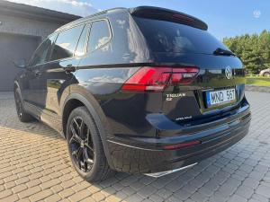 Black Volkswagen Tiguan Allspace 2021 in Alytus, with an engine capacity of 1.98 L and mileage of 125 thousand km for 18250 €, photo  on AUTOMOTO.COM.LV