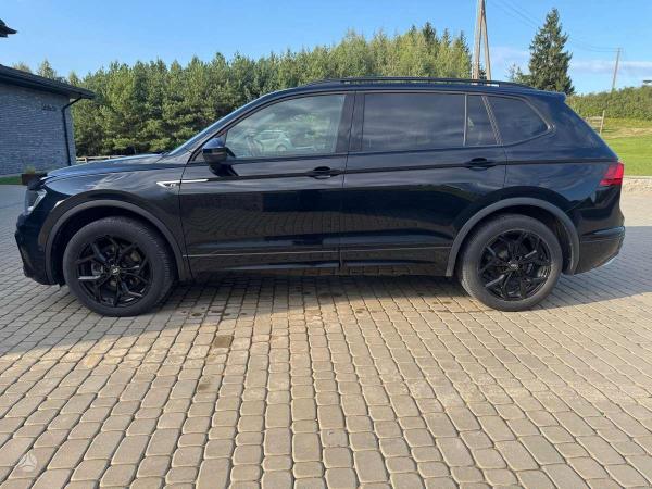 Black Volkswagen Tiguan Allspace 2021 in Alytus, with an engine capacity of 1.98 L and mileage of 125 thousand km for 18250 €, photo 3 on AUTOMOTO.COM.LV