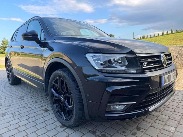 Black Volkswagen Tiguan Allspace 2021 in Alytus, with an engine capacity of 1.98 L and mileage of 125 thousand km for 18250 €, photo 7 on AUTOMOTO.COM.LV
