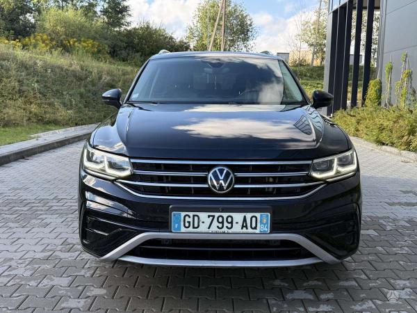 Black Volkswagen Tiguan Allspace 2021 in Vilnius, with an engine capacity of 2.00 L and mileage of 240 thousand km for 16500 €, photo 3 on AUTOMOTO.COM.LV