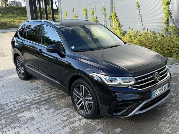 Black Volkswagen Tiguan Allspace 2021 in Vilnius, with an engine capacity of 2.00 L and mileage of 240 thousand km for 16500 €, photo 5 on AUTOMOTO.COM.LV