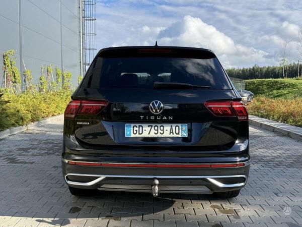 Black Volkswagen Tiguan Allspace 2021 in Vilnius, with an engine capacity of 2.00 L and mileage of 240 thousand km for 16500 €, photo 8 on AUTOMOTO.COM.LV