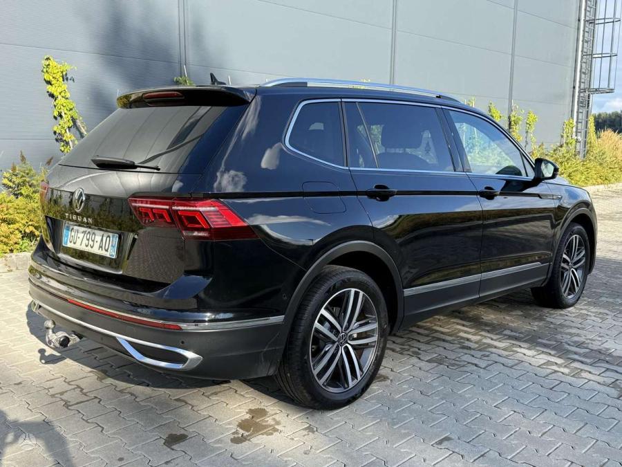 Black Volkswagen Tiguan Allspace 2021 in Vilnius, with an engine capacity of 2.00 L and mileage of 240 thousand km for 16500 €, photo 9 on AUTOMOTO.COM.LV