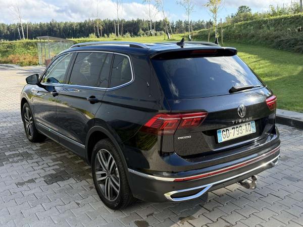 Black Volkswagen Tiguan Allspace 2021 in Vilnius, with an engine capacity of 2.00 L and mileage of 240 thousand km for 16500 €, photo 10 on AUTOMOTO.COM.LV
