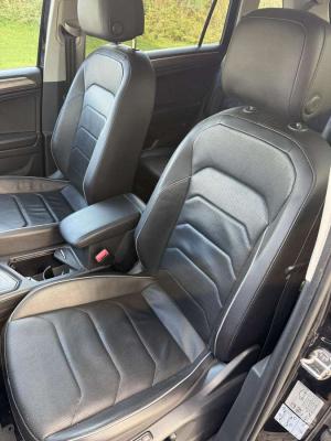 Black Volkswagen Tiguan Allspace 2021 in Vilnius, with an engine capacity of 2.00 L and mileage of 240 thousand km for 16500 €, photo 13 on AUTOMOTO.COM.LV
