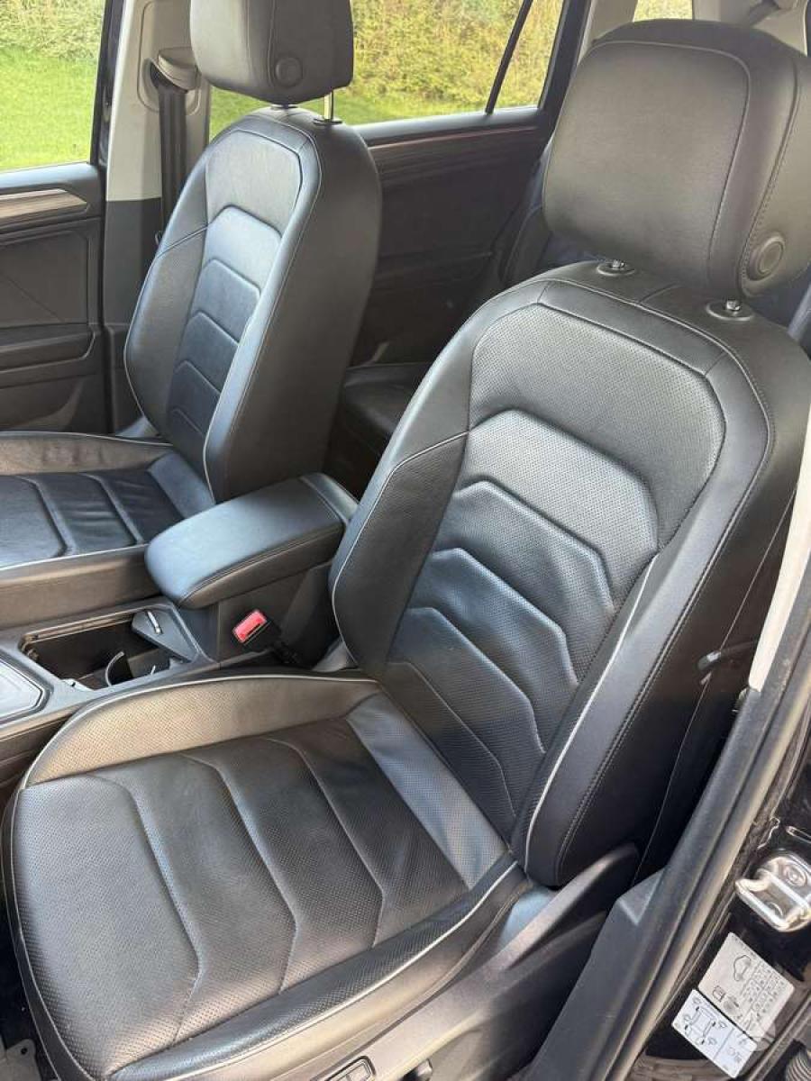 Black Volkswagen Tiguan Allspace 2021 in Vilnius, with an engine capacity of 2.00 L and mileage of 240 thousand km for 16500 €, photo 13 on AUTOMOTO.COM.LV