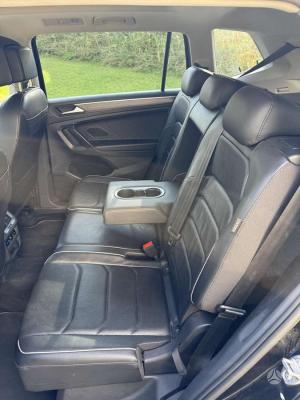 Black Volkswagen Tiguan Allspace 2021 in Vilnius, with an engine capacity of 2.00 L and mileage of 240 thousand km for 16500 €, photo 14 on AUTOMOTO.COM.LV